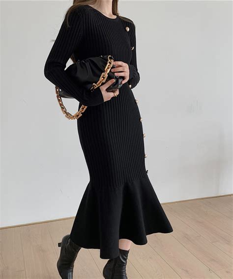 포앤바이앤 머메이드 슬림 니트 원피스 라운드넥 타이트 골지 블랙 아이보리 골드버튼 미디 은근섹시 페미닌 여친 데이트룩 가을 겨울