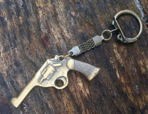 Брелок револьвер — ціна 220 грн у каталозі Брелоки Купити товари для дому та побуту за доступною