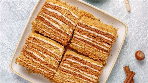 Сладката магия на медовика Как да си приготвите медена торта Рецепти Woman Bg