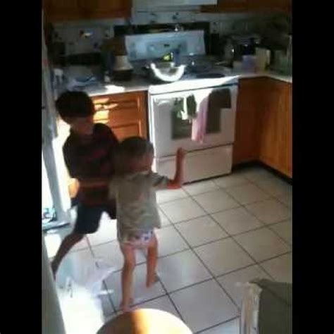 Dinopithecus Youtube