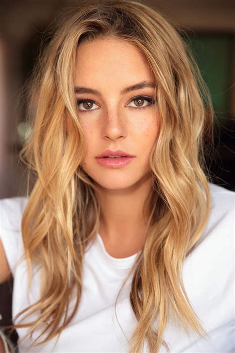 Hassie Harrison Girl Pictures Girl Photos Girl Pics Gorgeous Girls Beautiful Women Popular
