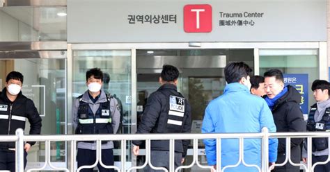 민주당 지도부 “이 대표 겨냥 테러 민주주의에 대한 위협”