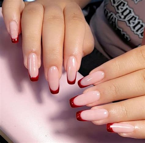 ფრჩხილის დაგრძელება და შილაქი საგურამოში Ninis Nail Art Saguramo