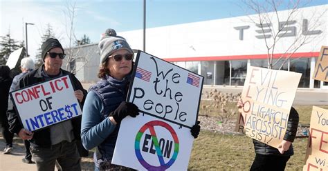 포토 미시간 테슬라 대리점 앞 일론 머스크 반대 시위대