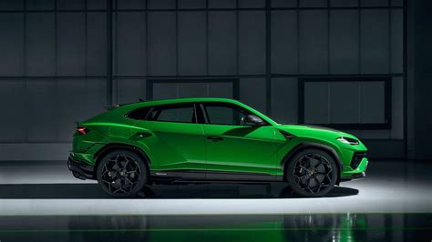 Lamborghini Urus Performante Adds Power While Losing Weight
