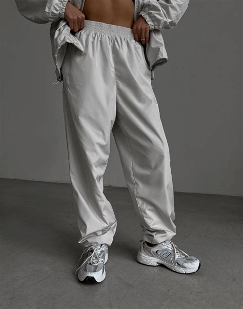 Джогери оверсайз з плащової тканини холодний шампань купити в Києві