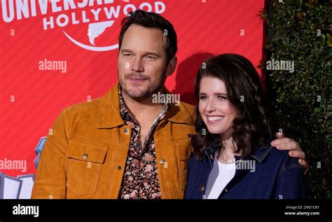 Chris Pratt And His Wife Katherine Schwarzenegger Pose Together At The Super Nintendo World