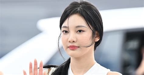 에스파 닝닝 도도한 눈빛으로 [포토엔hd]