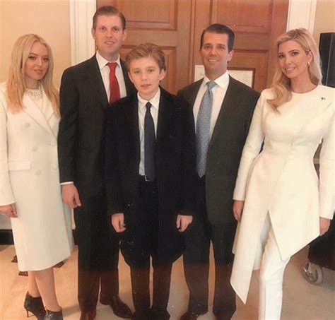 Малкото сладко момченце на Мелания Тръмп стана истински красавец с цяла глава е над баща си