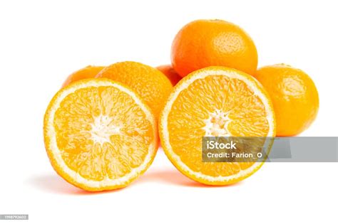 흰색 배경에 고립 된 오렌지 과일과 전체 감귤류의 슬라이스 둥근 반쪽 감귤에 대한 스톡 사진 및 기타 이미지 감귤 감귤류 과일 개체 그룹 Istock