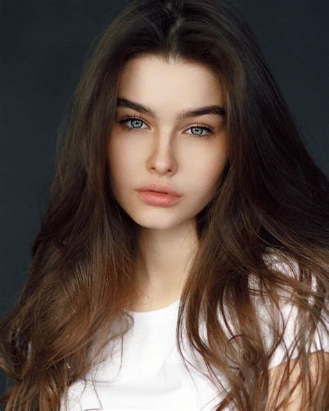 5 Hot Sexy Sas Nooley Bikini Pics