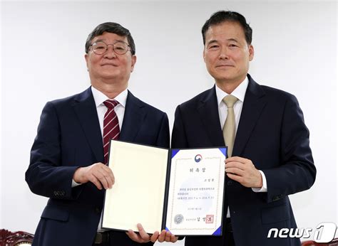 北 외교관 출신 고영환 통일장관 특보에…남북체제 모두 경험
