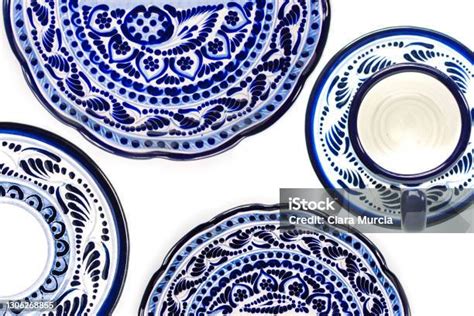 탈라베라 포블라나로 알려진 멕시코 도자기는 멕시코 푸에블라의 전통 요리입니다 접시에 대한 스톡 사진 및 기타 이미지 Istock