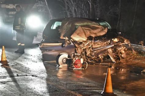 Извънредно ТИР и кола се помляха на Е 79 между Мездра и Ботевград две линейки летят към мястото