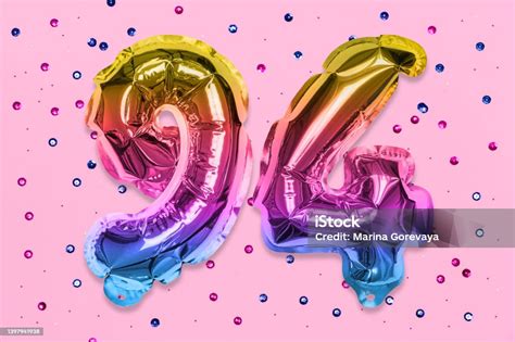 레인보우 호일 풍선 번호 스팽글이있는 분홍색 배경에 숫자 아흔 넷 생일 인사말 카드 0명에 대한 스톡 사진 및 기타 이미지 0명 개념 개체 그룹 Istock