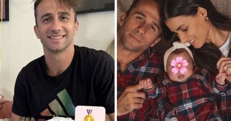 Milan Trajkovic Απαθανάτισε τη μητέρα του αγκαλιά με την 6 μηνών κόρη του Φωτό