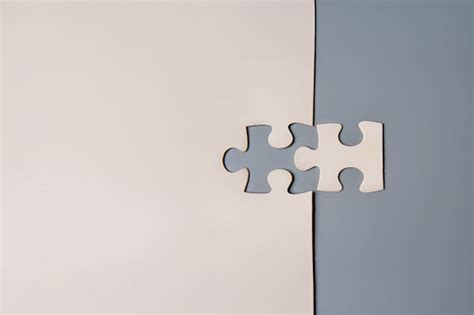 두 개의 퍼즐 조각이 완벽하게 맞아떨어지는데 하나는 흰색 배경에 다른 하나는 회색 배경에 있습니다 0명에 대한 스톡 사진 및 기타 이미지 Istock