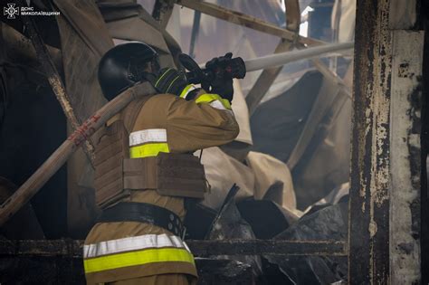 Через російський обстріл у Київській області спалахнула пожежа на підприємстві Читайте на Ukr Net