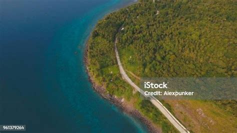 공중은 열 대 섬에 아름 다운 해안선을 볼 카 미 구인 섬 필리핀 녹색에 대한 스톡 사진 및 기타 이미지 녹색 도로 필리핀 Istock