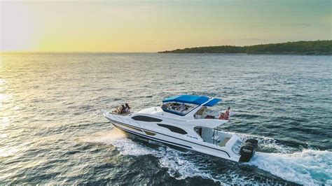 Monohull Queen Yacht Charter