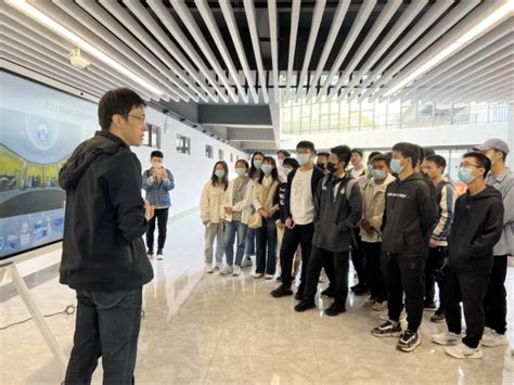 弘毅学堂2022级本科新生来平台参观学习 武汉大学科研公共服务条件平台