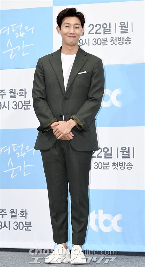 포토 열여덟의 순간 강기영 초짜 선생님 학생들과는 찰떡 케미에요