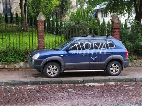 У Львові за паркування на тротуарі обмалювали автомобіль ФОТО Новости Section Ukr Net