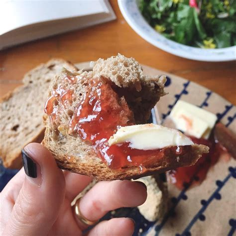 프로젝트 가치삶 된장국에 김치 누룽지에 장아찌 딸기잼에 버터 빤해서 좋은 맛들 🙃 자주 보면