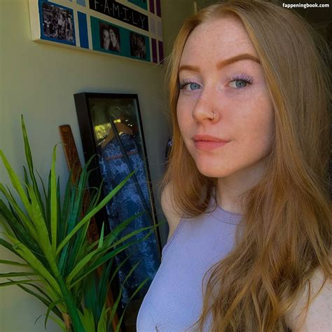 Little Miss Red Little Miss Red Nude Onlyfans Leaks The Fappening Photo 4635586