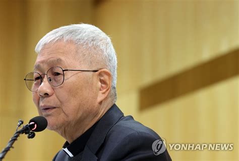 발언하는 유흥식 추기경 연합뉴스