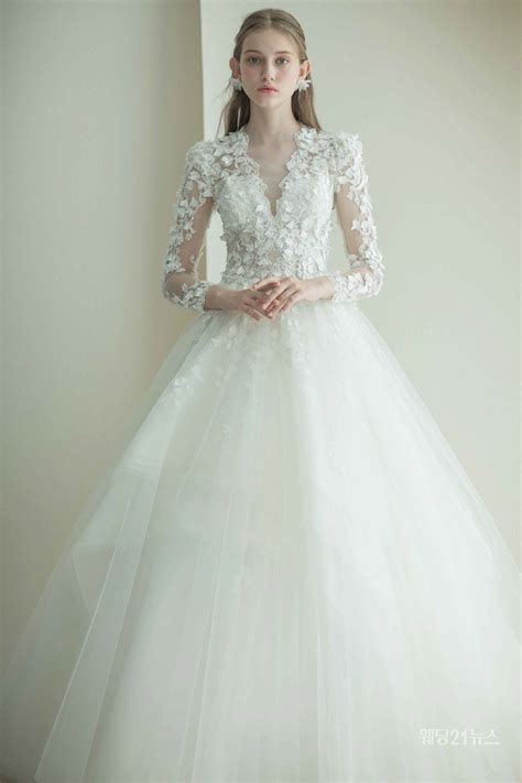 ① 클라우디아의 뮤즈가 펼치는 신작 웨딩드레스 스페셜 Classy Wedding Dress Stylish Wedding Dresses Wedding Dresses
