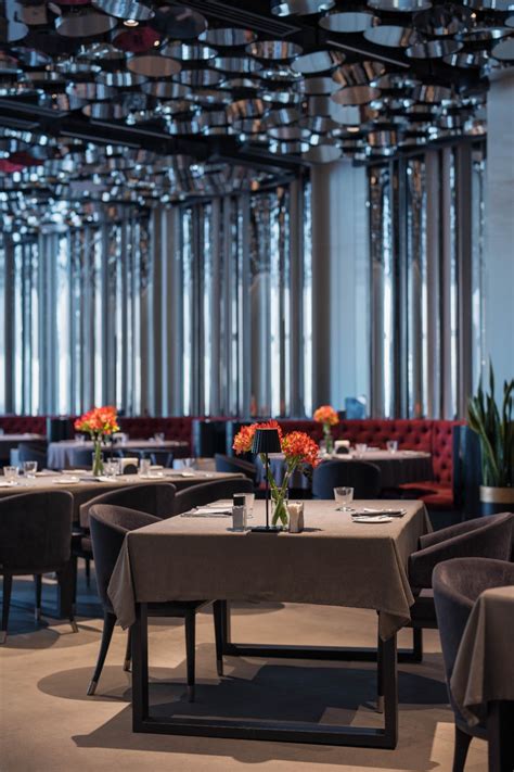 ساختمان فست‌فود لاکچری خیابان ولیعصر تبدیل به متروکه شد چیدانه