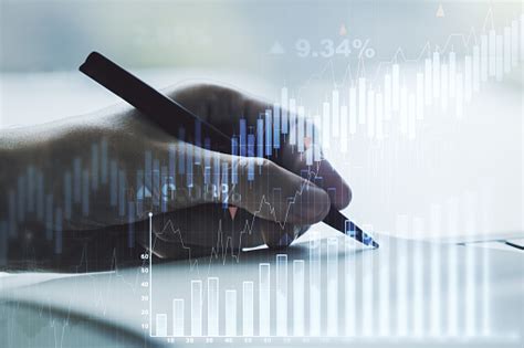 배경 금융 및 거래 개념에 노트북에 손으로 쓰기와 추상 적 그래프의 다중 노출 가리키기에 대한 스톡 사진 및 기타 이미지