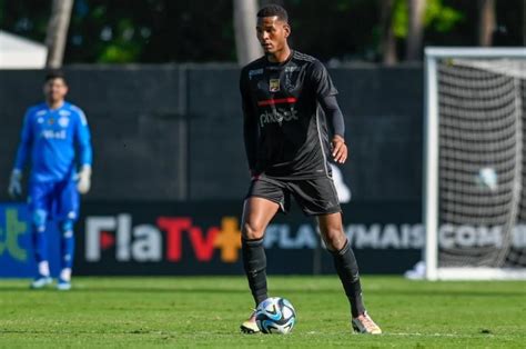 Flamengo Deseja Renovar Com Cleiton Segundo Ge Mundobola