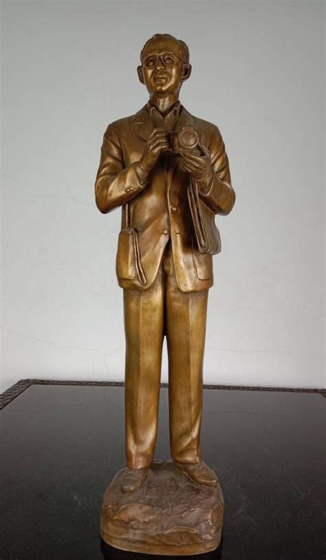 19 พระบรมรูปหล่อในหลวงรัชกาลที่9 พระบาทสมเด็จพระปรมินทรมหาภูมิพลอดุลยเดช Ennxo