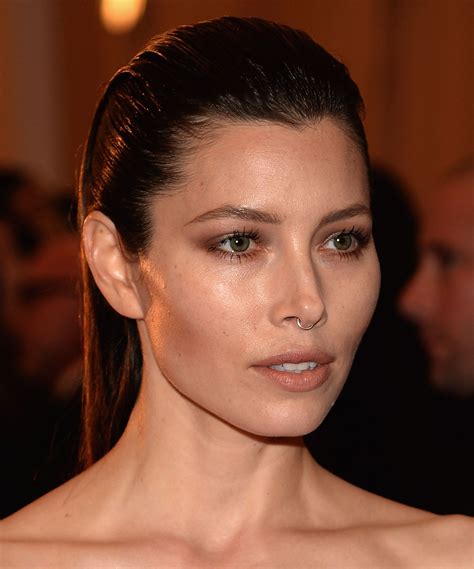 12 Fashion Girl Approved Ways To Wear A Septum Ring Artofit