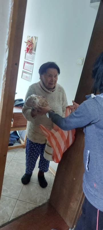 Община Оряхово зарадва най възрастните хора снимки