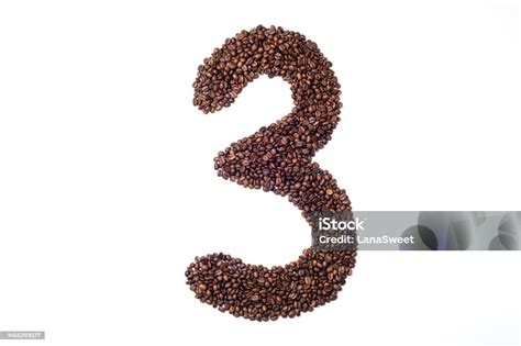 흰색 바탕에 커피 원두로 만든 숫자 3 번 3 커피로 만들었습니다 커피 번호 3 흰색으로 분리 된 3 0명에 대한 스톡 사진 및 기타 이미지 Istock