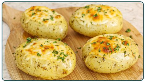 Batata Assada Recheada Com Ingredientes Simples