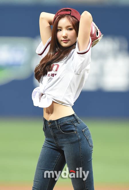 [md화보] 개미허리에 애플힙 엘리스 소희 섹시 시구의 정석