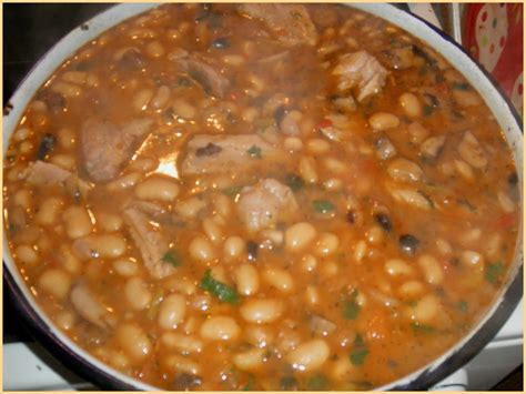 Боб със свински гърди и гъби на фурна