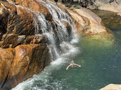 රෝද සංචාර අතරේ ජීවිත කතා මීට වසර හයකට පෙර ලංකාව වටා කල මෝටර්සයිකල් සංචාරයේදී ජර්මන්