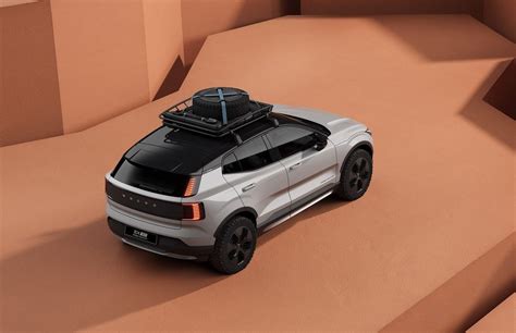 ‘테슬라 나와라 한판 붙자… 볼보 전략 전기차 Ex30 네이트뷰