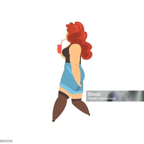 마시는 소 다 음료 더하기 크기 패션 유행 옷에 매력적인 여성과 체중 여자 바디는 흰색 바탕에 긍정적인 벡터 일러스트 레이 션 갈색에 대한 스톡 벡터 아트 및 기타 이미지