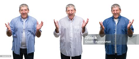 미친 미친 무기와 성공을 위한 축 하 흰색 절연된 Backgroud 이상 고위 노인의 남자의 콜라주 제기 하 고 흥분 비명 눈을 폐쇄 우승자 개념 구도에 대한 스톡 사진 및