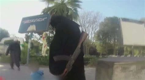 Una mujer siria graba con una cámara oculta las barbaridades del Estado Islámico