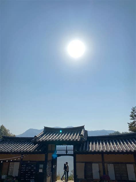 내가 운영하는 숙소는 안내랑 규칙이 많은 곳으로 유명해 그런데 이곳엘 와보면 왜 필요한지 알게되지 우린 예약자 본인 방문을 꼭 지켜야하는 숙소야 다른 사람이 대신 오는