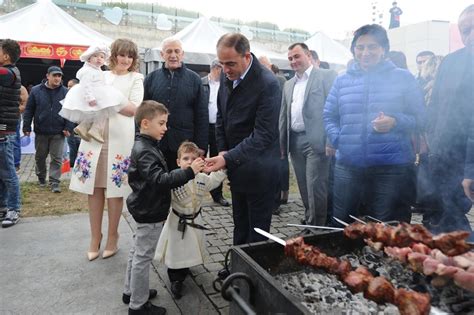 ნარმანიას მეუღლის ჩაცმულობა თბილისობაზე და დიზაინერის პირველი