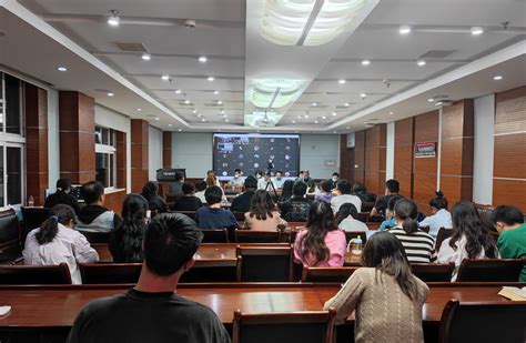 石亚洲为中国少数民族语言文学学院2022级新生讲授开学第一课 学习贯彻党的二十大精神专题网站