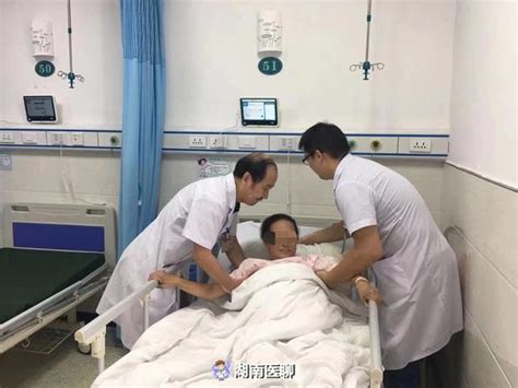 51岁大妈内脏位置“全长反”！医院成功为“镜面人”胆管取结石凤凰网